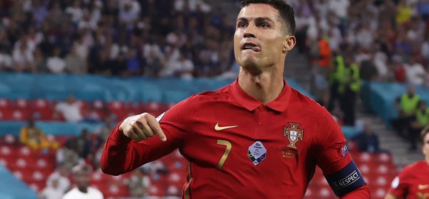 Cristiano Ronaldo se torna o primeiro jogador a fazer 100 gols em ...